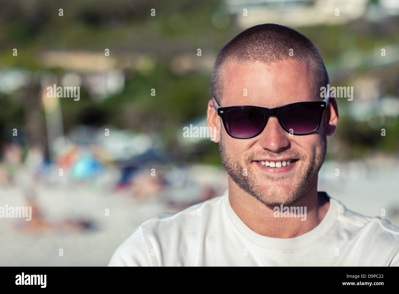 Attractive man beach hi-res stock photography and images - Alamy