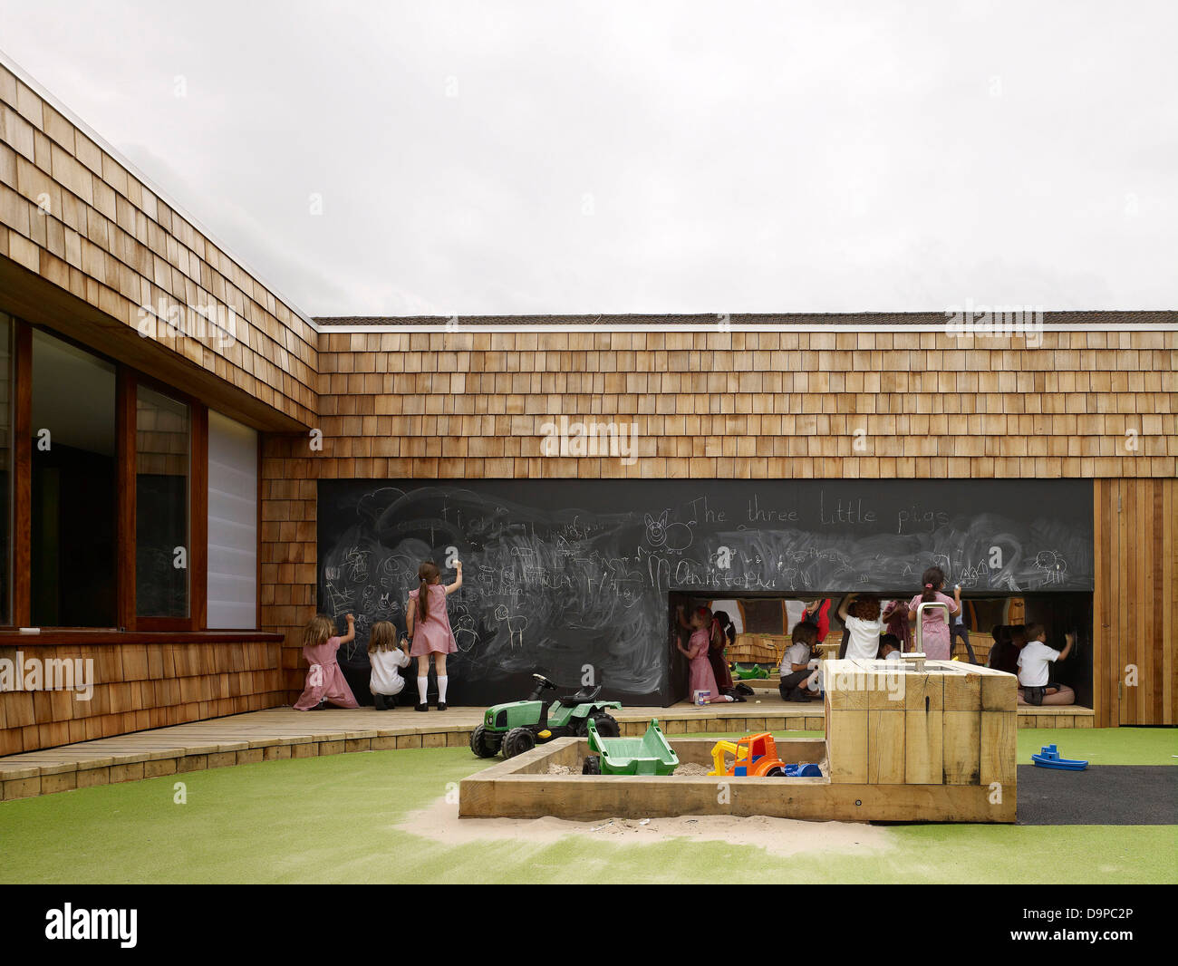 Hayes Primary School, Croydon, United Kingdom. Architect: Hayhurst and ...