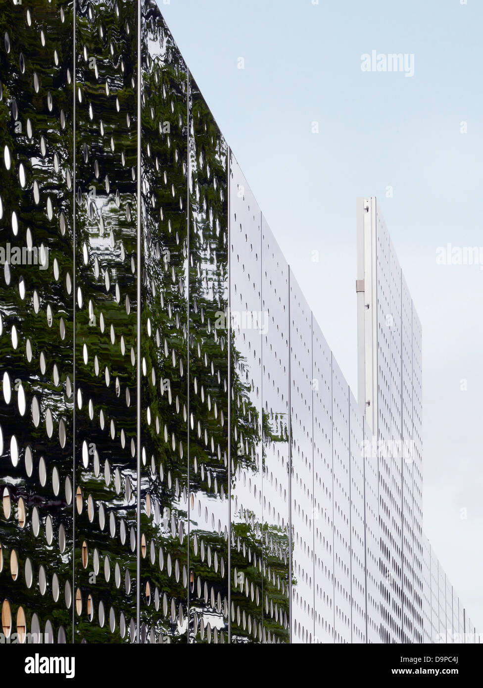 Hayes Primary School, Croydon, United Kingdom. Architect: Hayhurst and ...