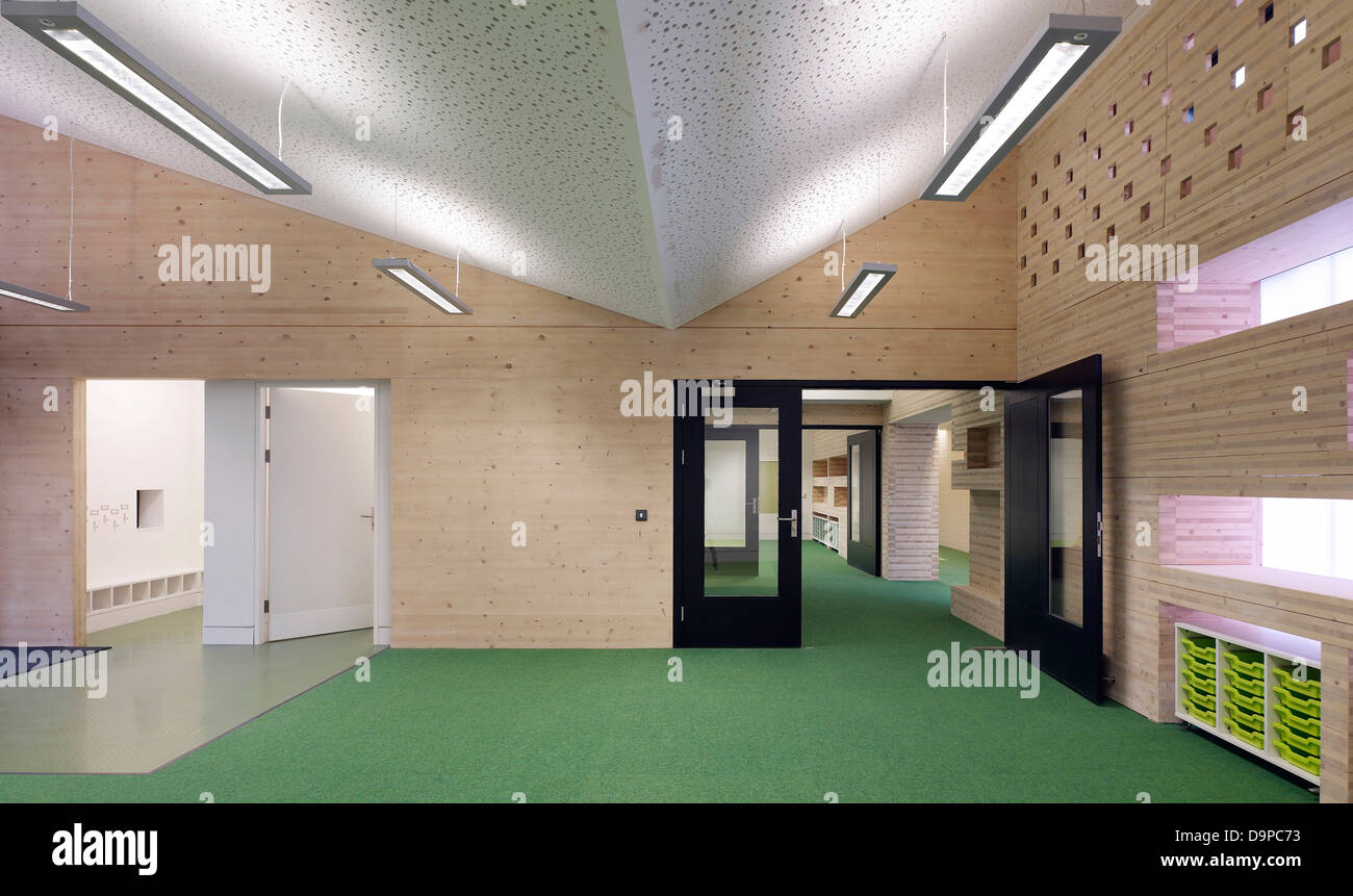 Hayes Primary School, Croydon, United Kingdom. Architect: Hayhurst and ...