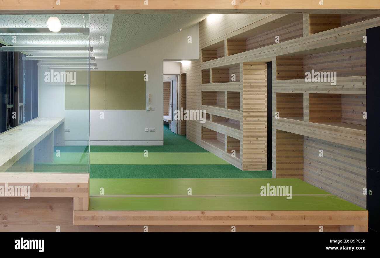 Hayes Primary School, Croydon, United Kingdom. Architect: Hayhurst and ...