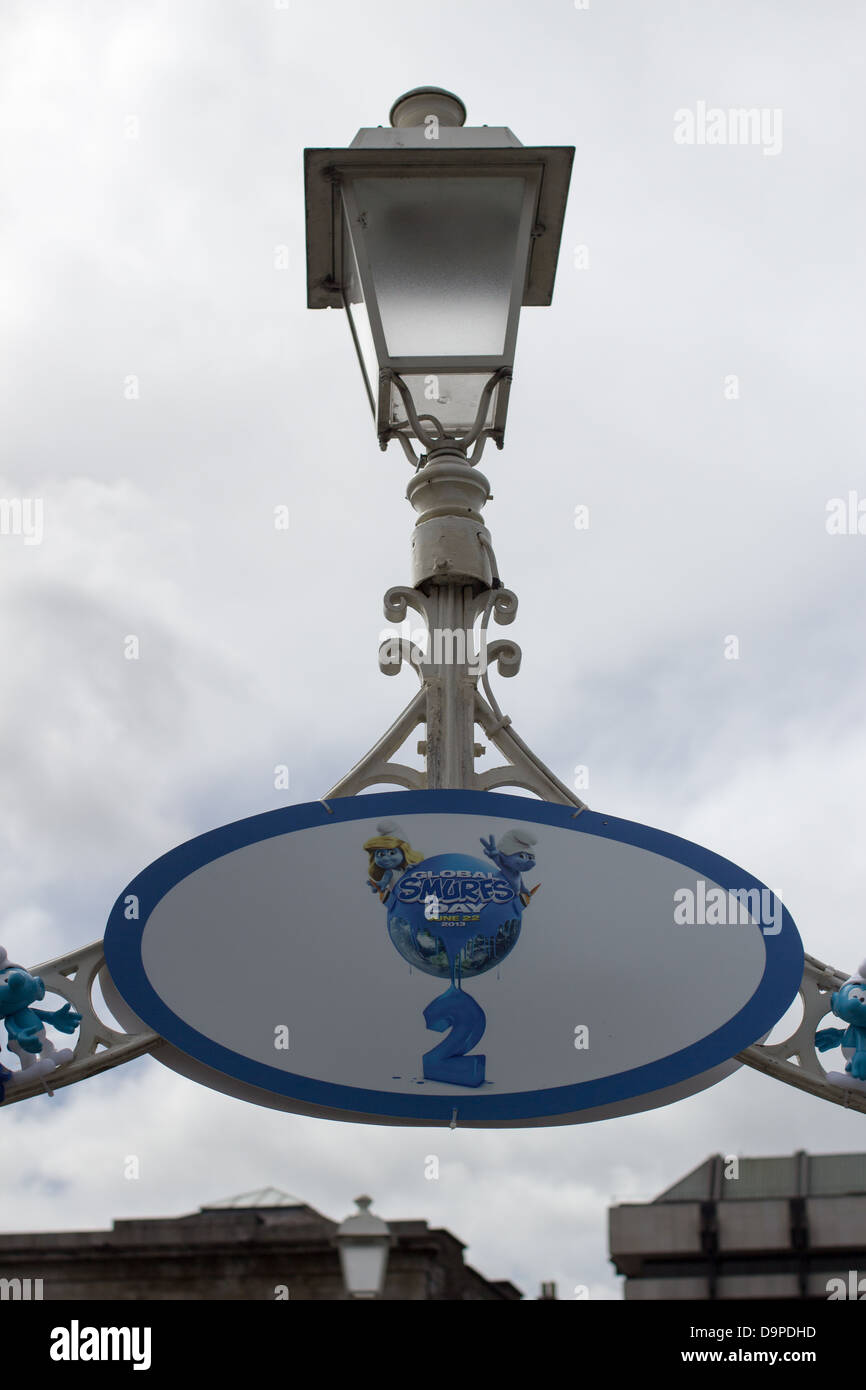 Ha'penny Bridge decorated for Global Smurfs Day Stock Photo - Alamy