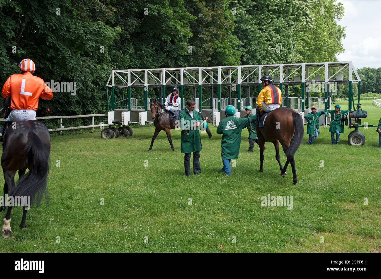 Horses stalls racing hi-res stock photography and images - Alamy