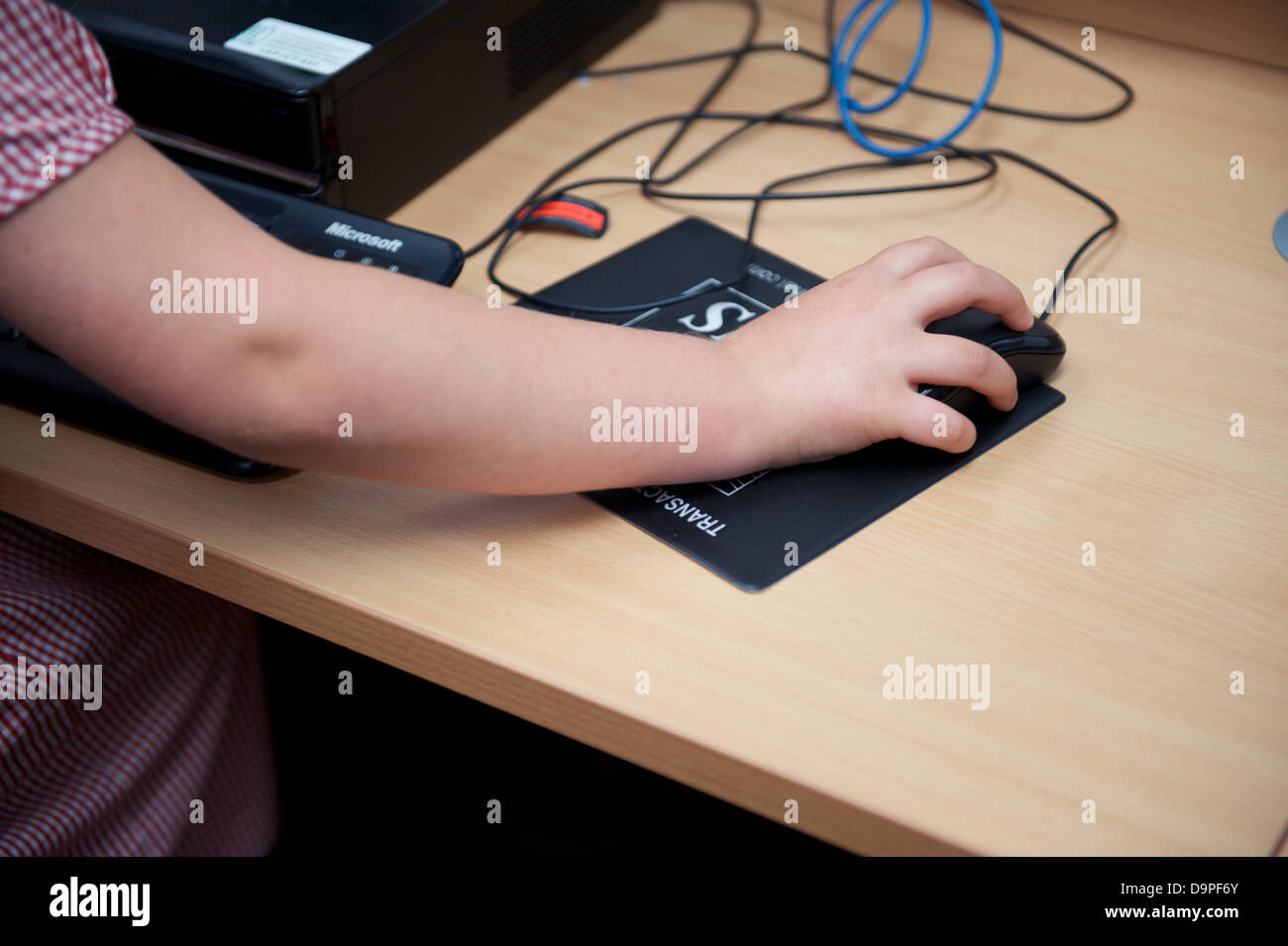 Children using computer school hi-res stock photography and images - Alamy