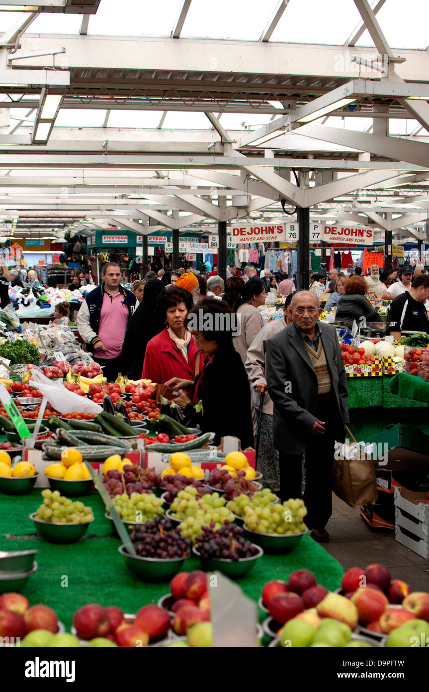 Leicester market fruit stall hi-res stock photography and images - Alamy