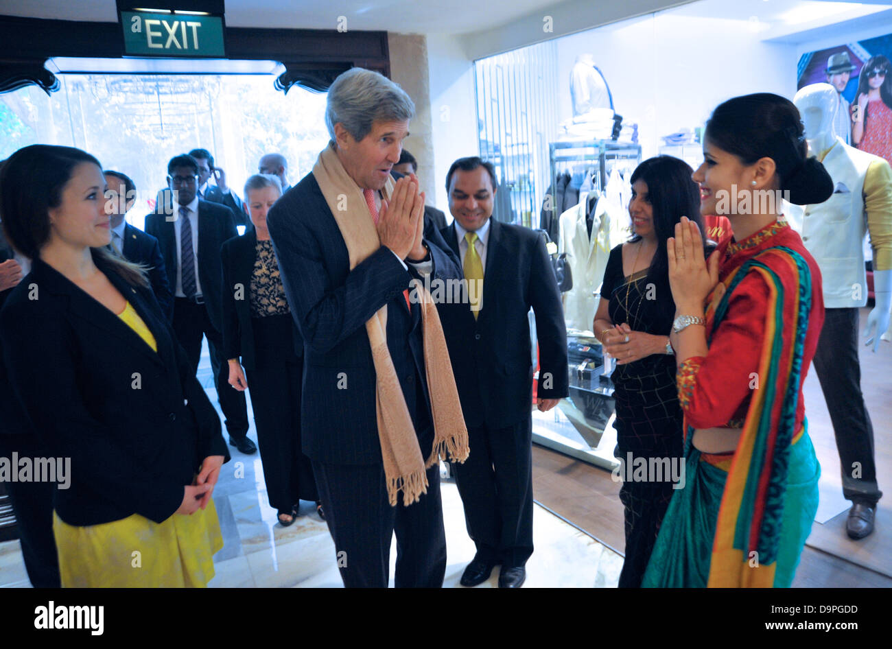 Secretary Kerry Participates in a Traditional Namaste Welcoming ...