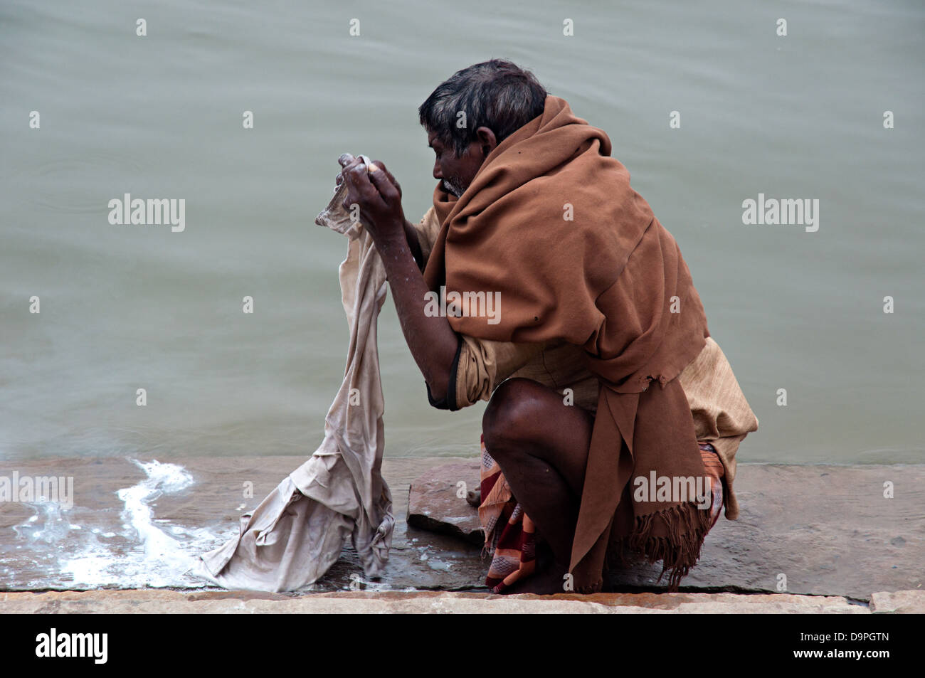 Man washing clothes in the ganges river hi-res stock photography and ...
