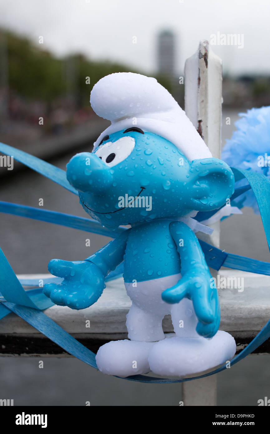 Figurine bridge hi-res stock photography and images - Alamy