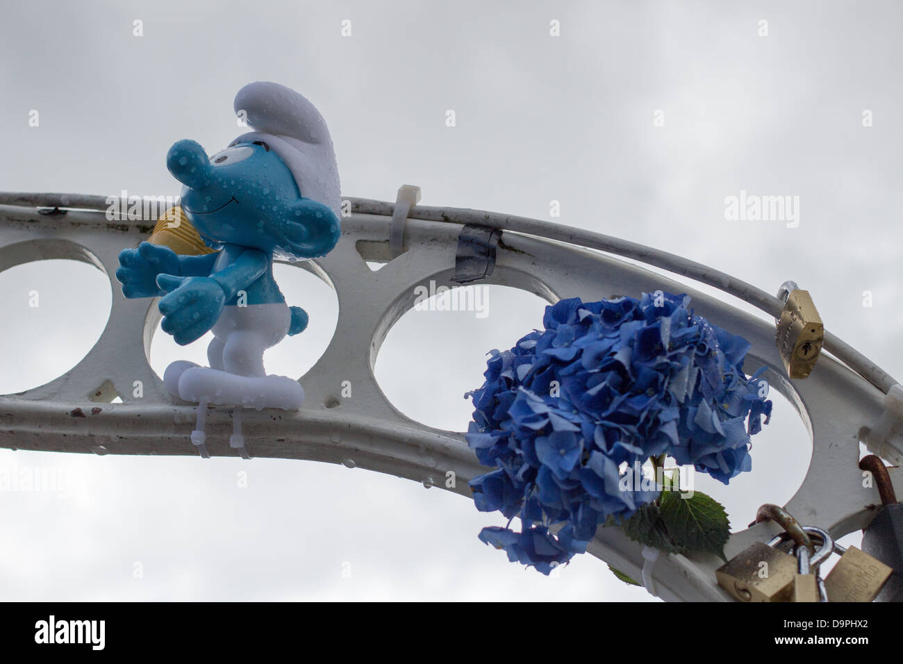 Figurine of a smurf attached to the Ha'penny Bridge Stock Photo - Alamy