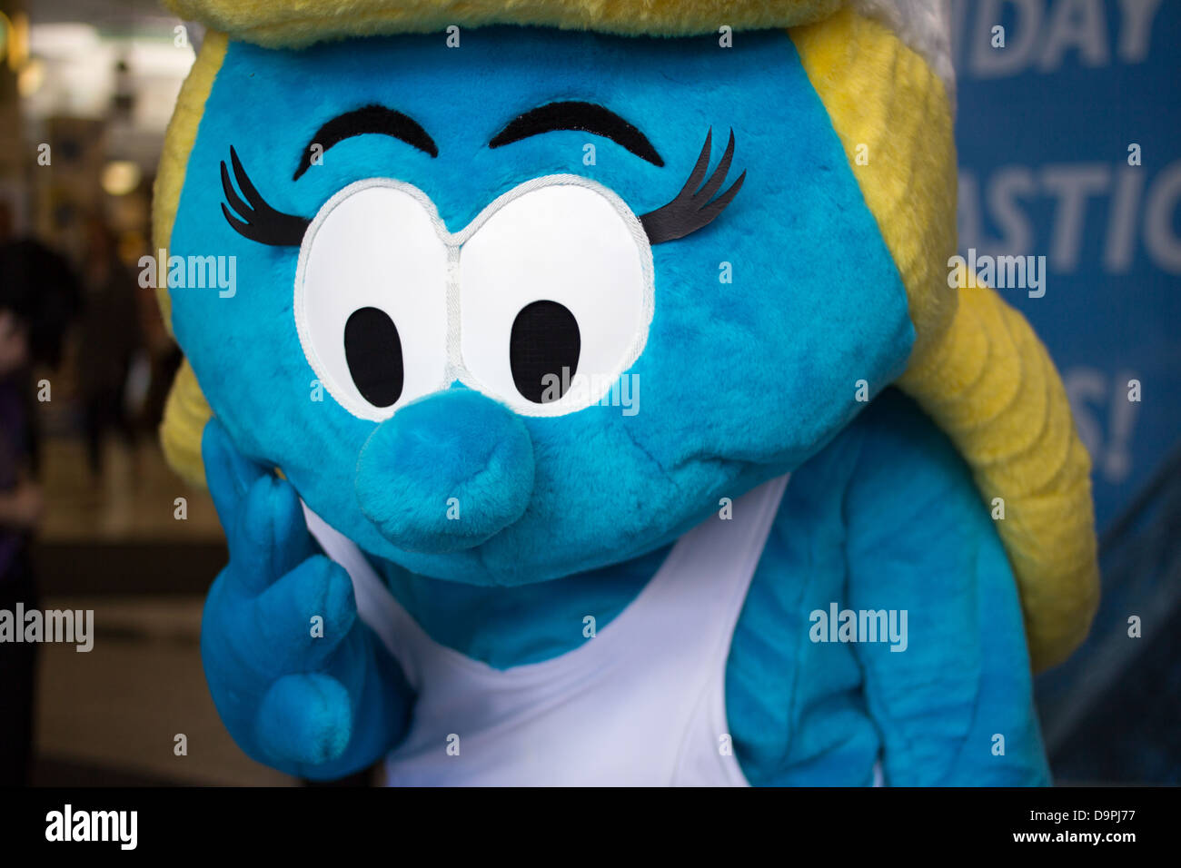 Smurfette hi-res stock photography and images - Alamy
