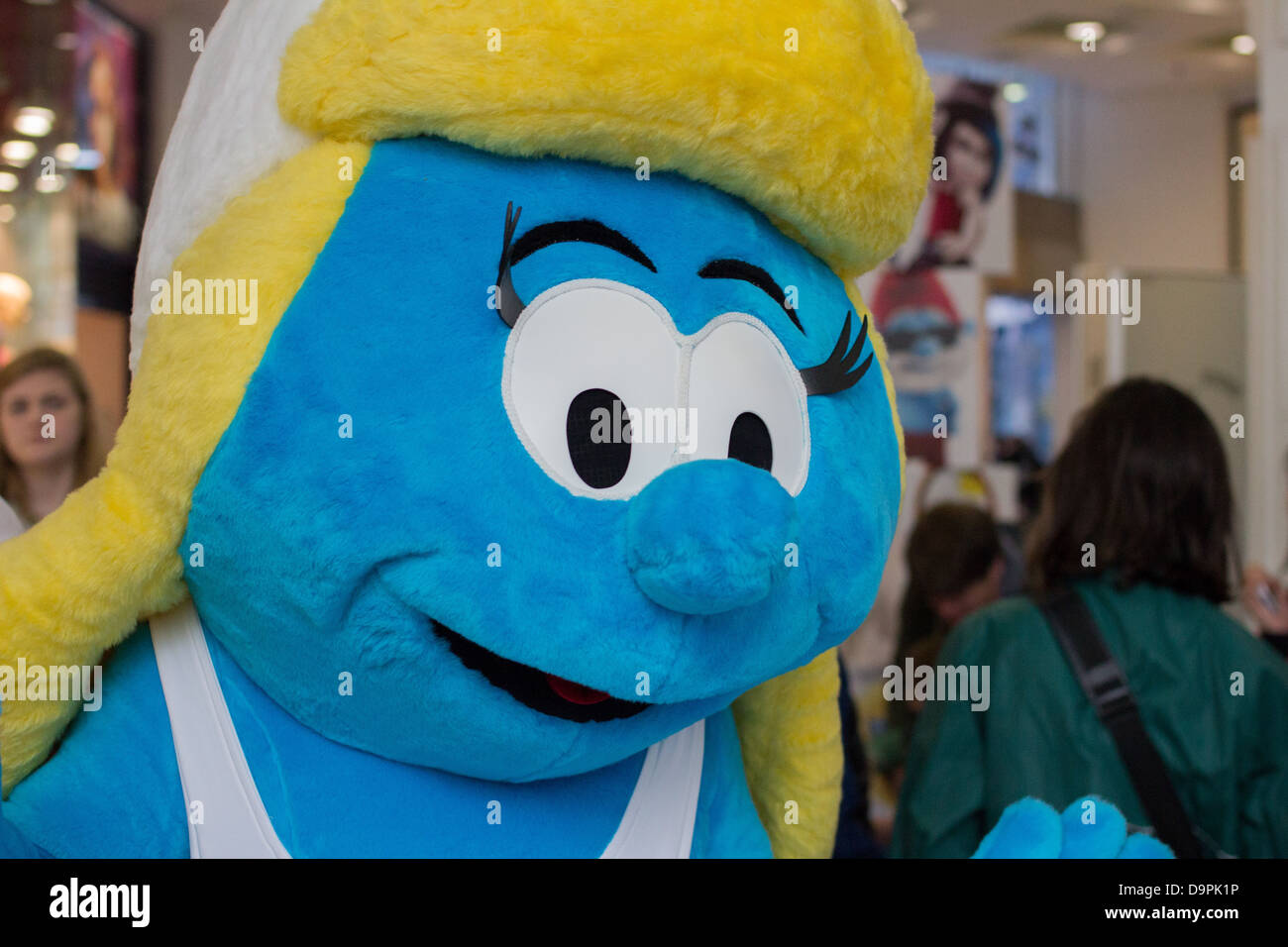 Smurfette hi-res stock photography and images - Alamy