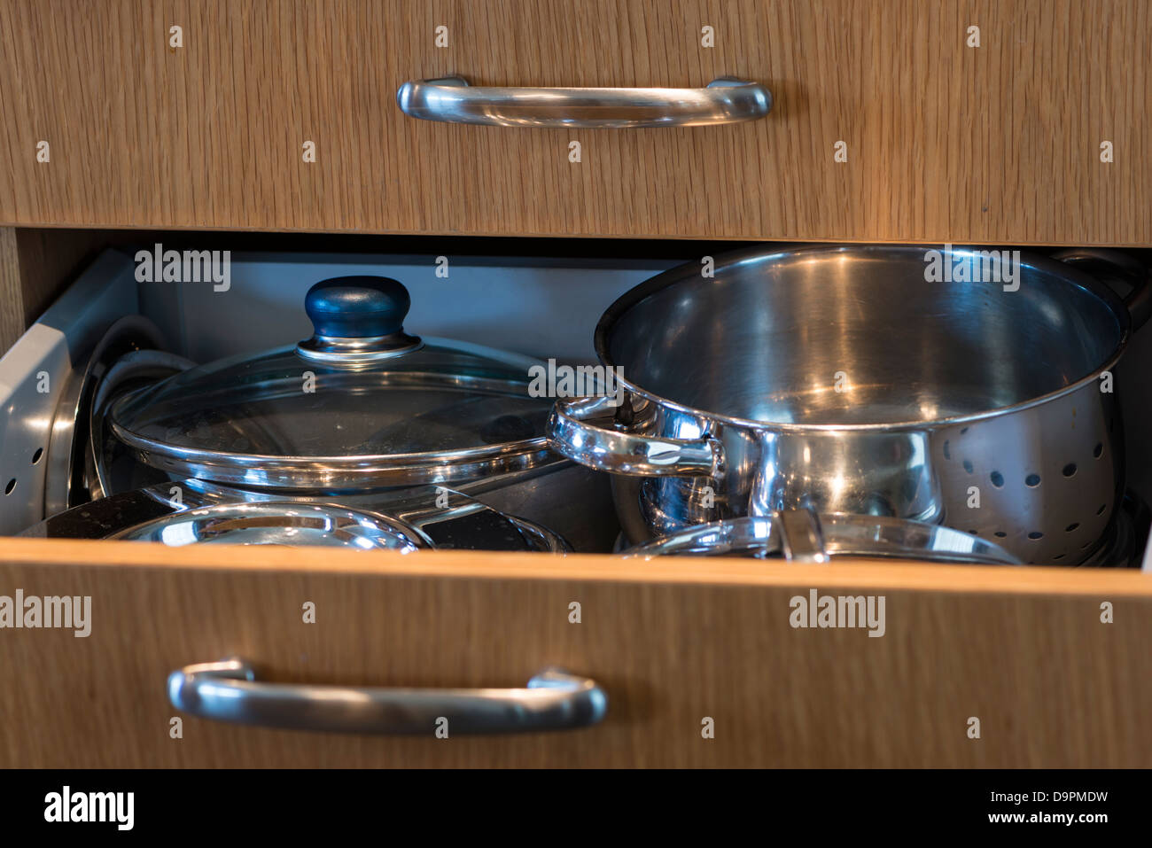 Pan drawer hi-res stock photography and images - Alamy