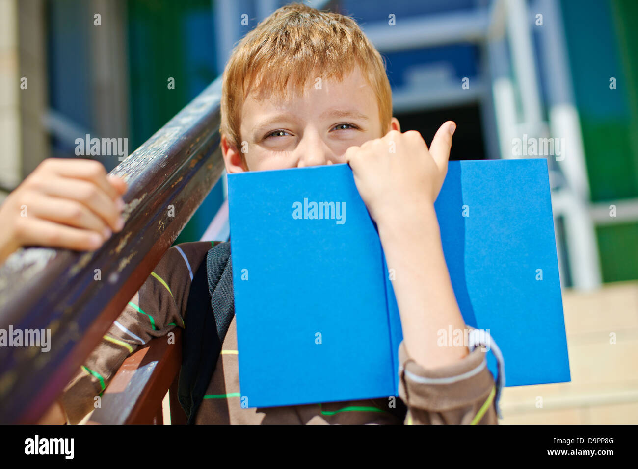 Children hiding outside hi-res stock photography and images - Alamy