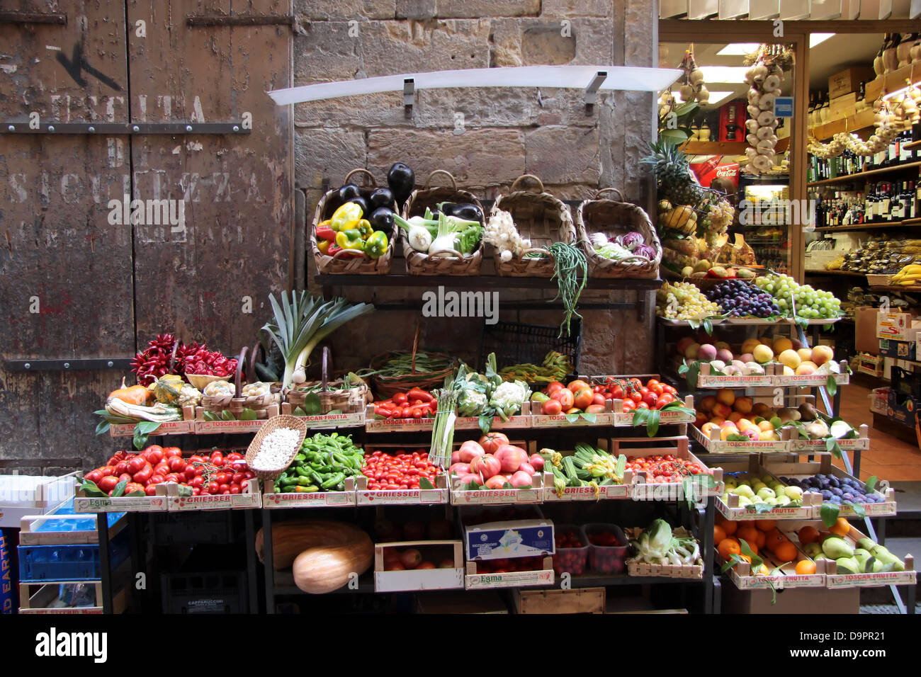 Fruit vegetable shop italy hi-res stock photography and images - Alamy