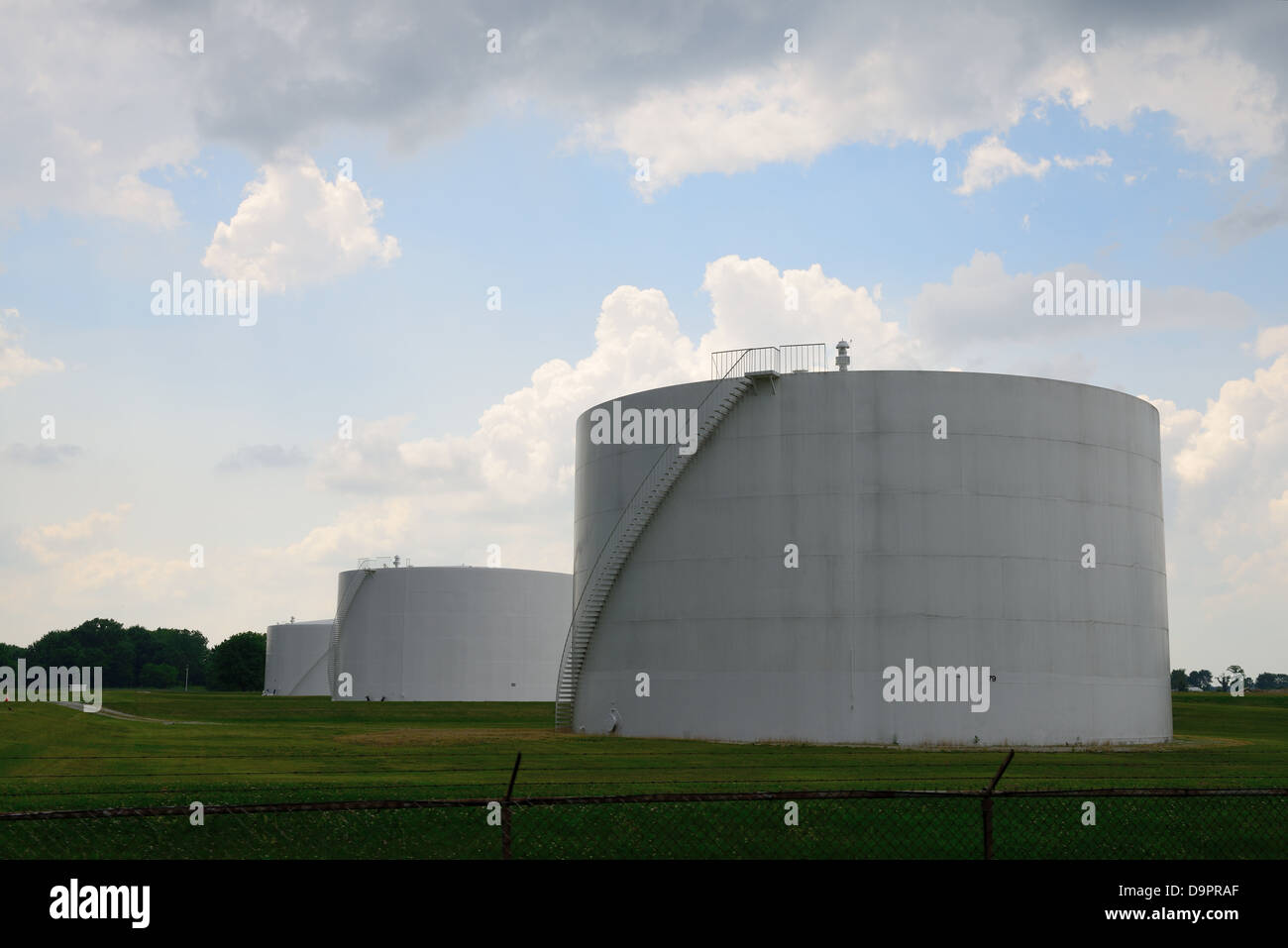 Fuel storage tanks hi-res stock photography and images - Alamy