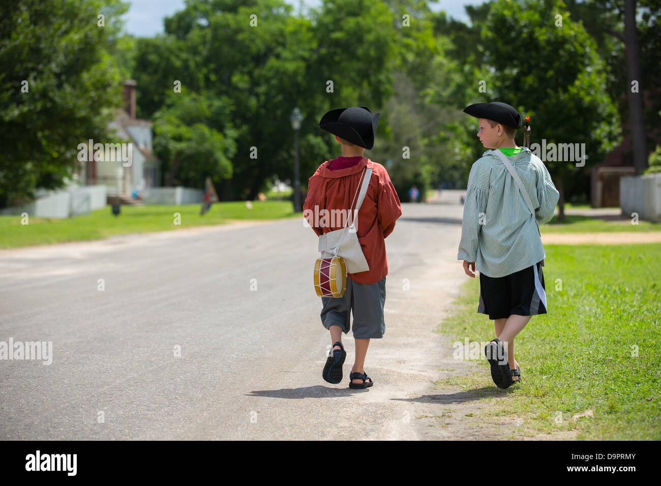 Williamsburg colonial kid hi-res stock photography and images - Alamy