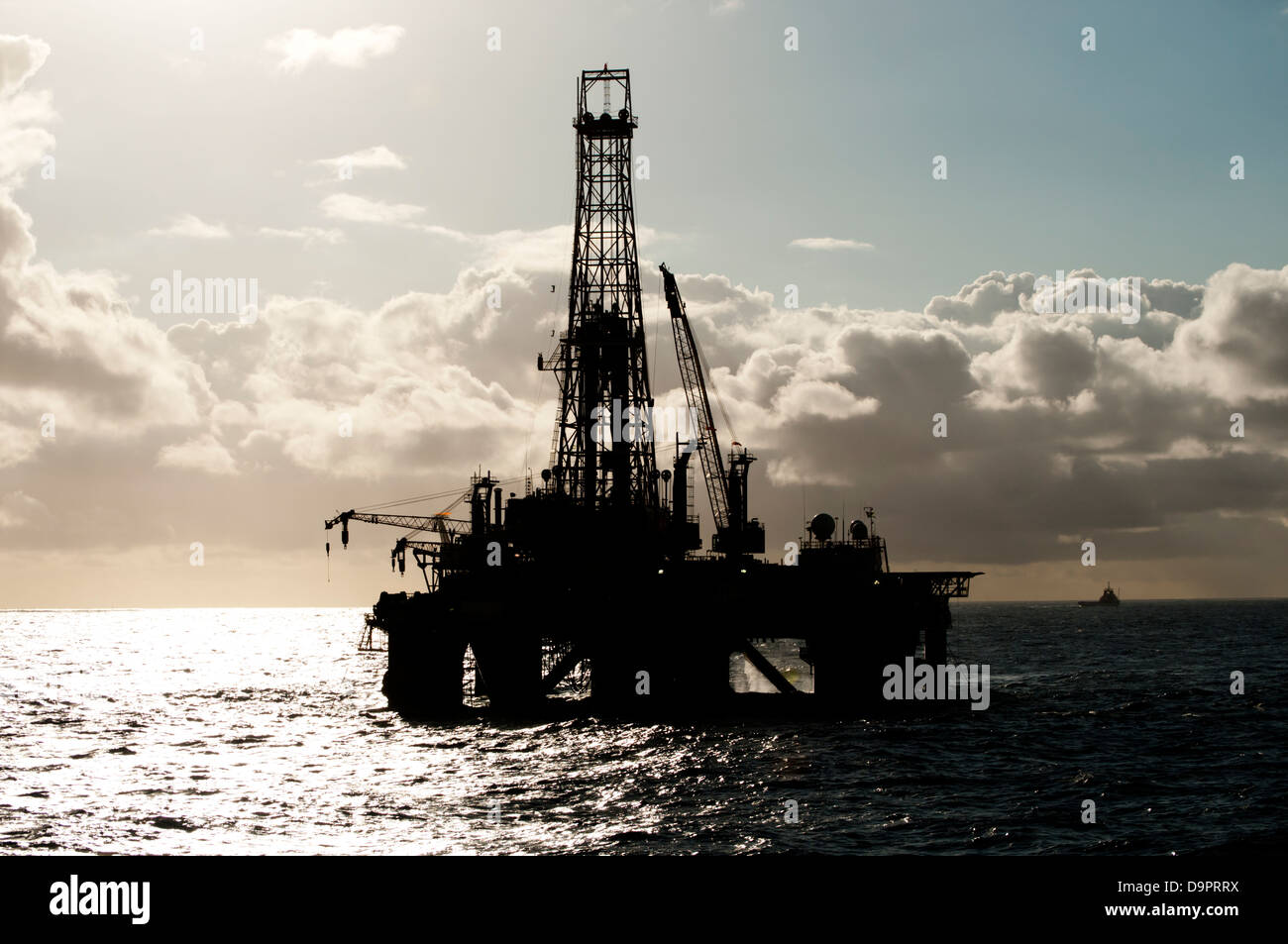 Offshore oil rig hi-res stock photography and images - Alamy