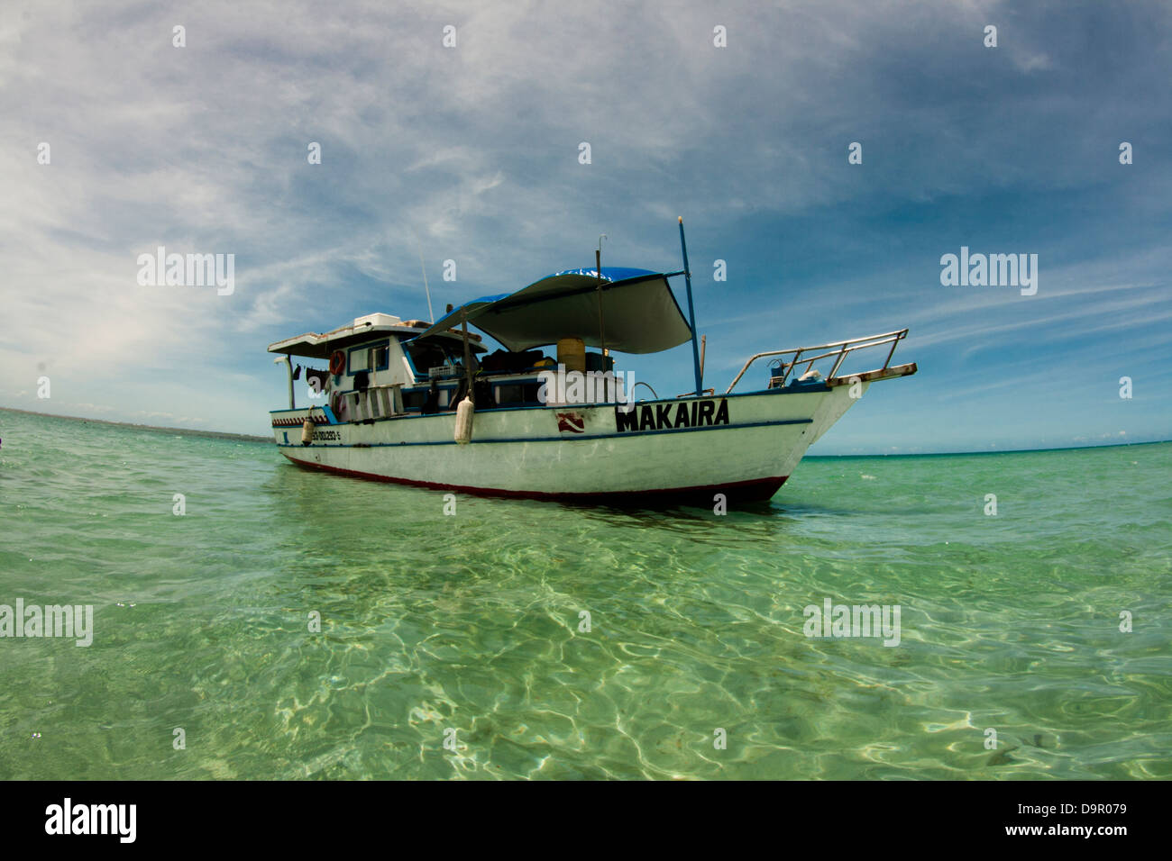 Floating boat clear water hi-res stock photography and images - Alamy