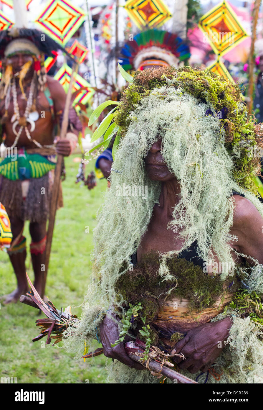 Traditional costume from papua hi-res stock photography and images - Alamy