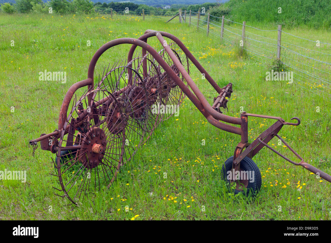 Finger Wheel Hay rake 1950s Chilterns Buckinghamshire Stock Photo - Alamy