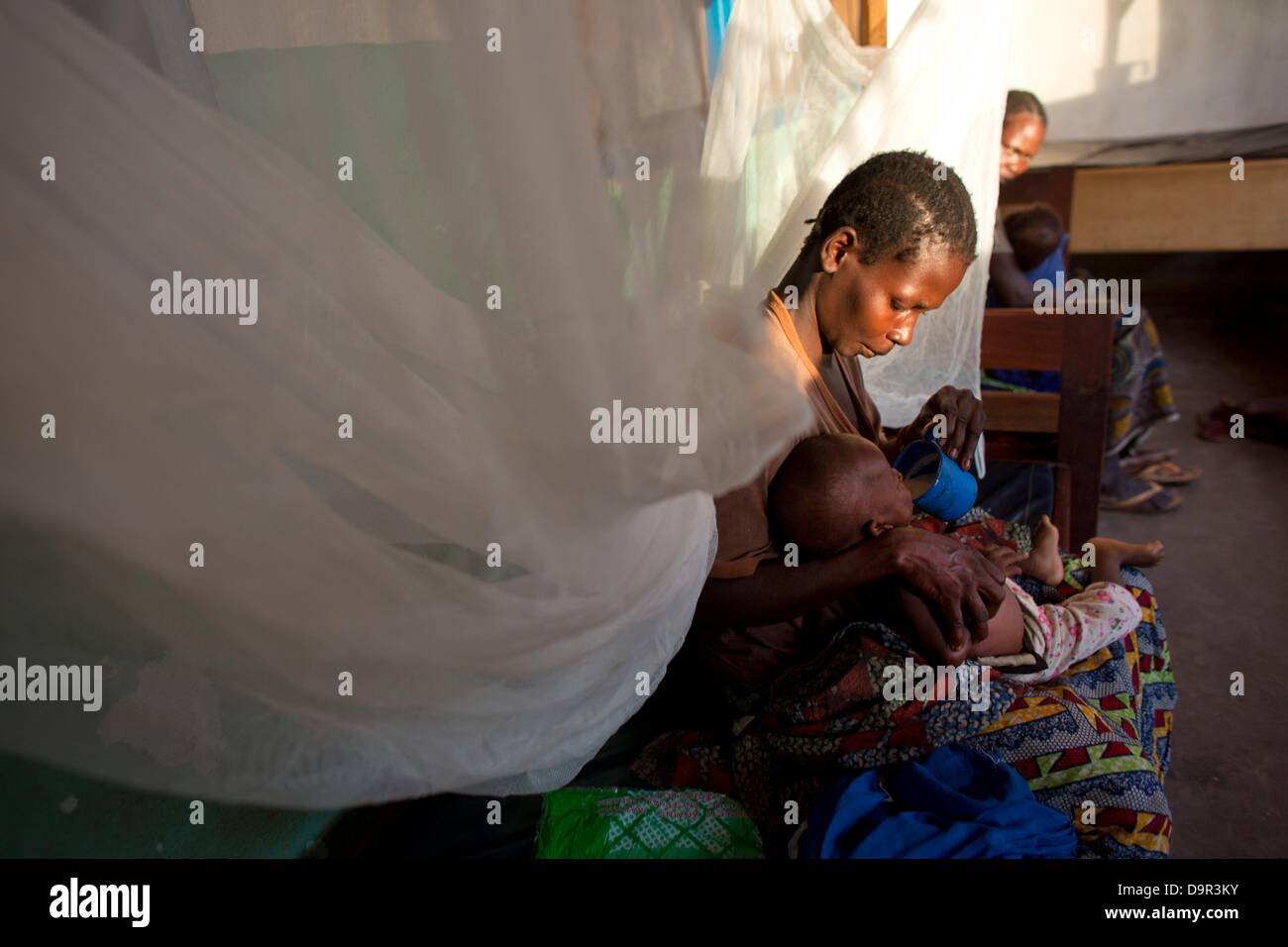 Emaciated african child hi-res stock photography and images - Alamy