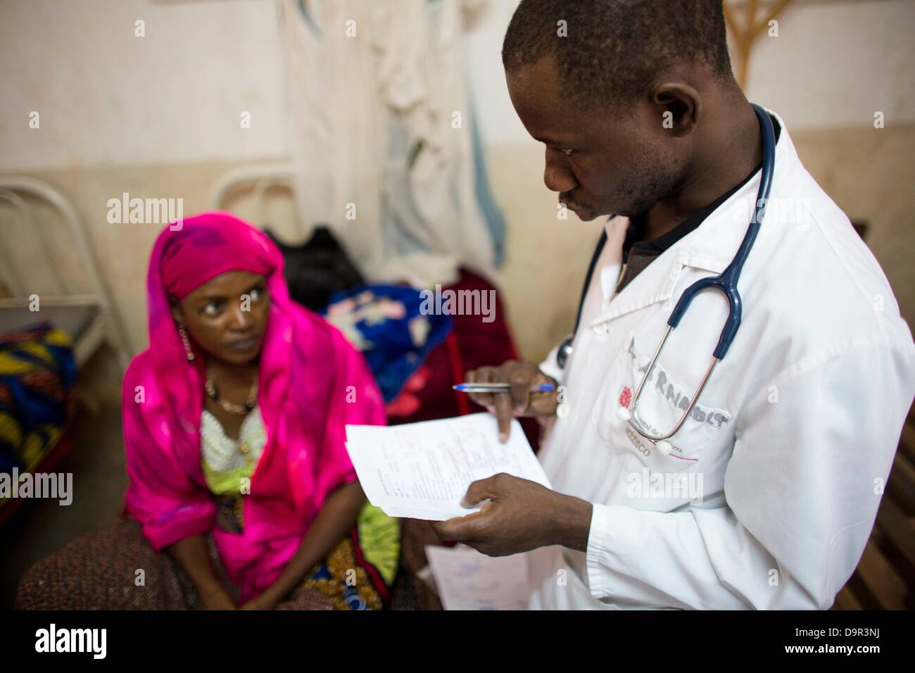 MSF doctor at work in batangafo hospital, central african republic ...