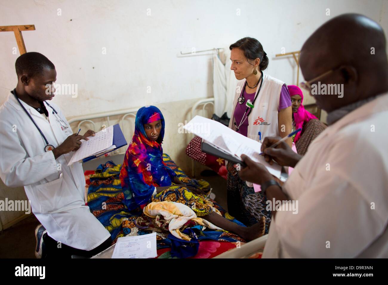 Doctor without borders africa hi-res stock photography and images - Alamy