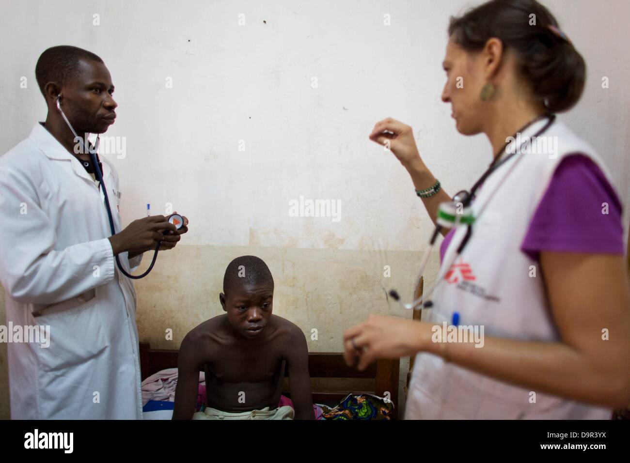 MSF doctor at work in batangafo hospital, central african republic ...