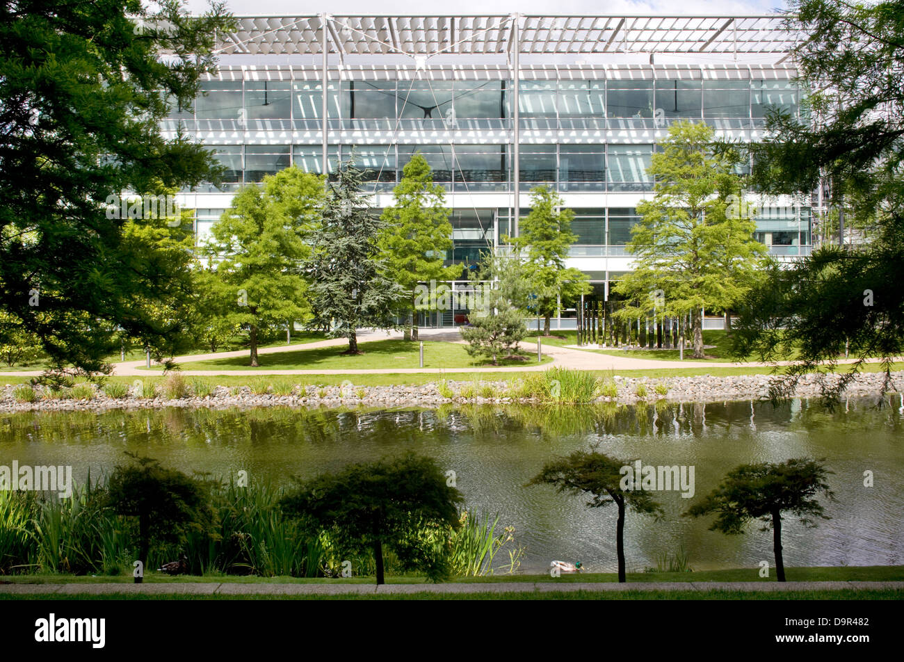 Chiswick Park, Chiswick, United Kingdom. Architect: RICHARD ROGERS ...