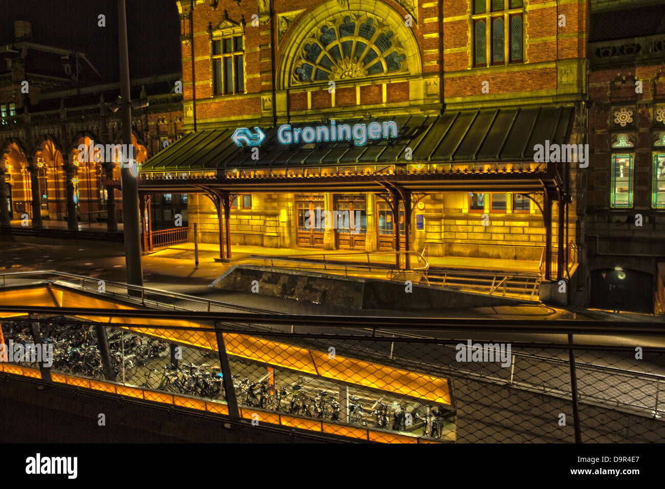 Groningen station at night Stock Photo - Alamy