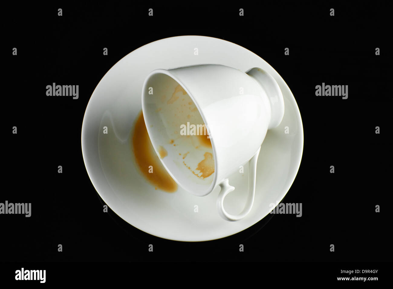 Empty tea cup and saucer hi-res stock photography and images - Alamy