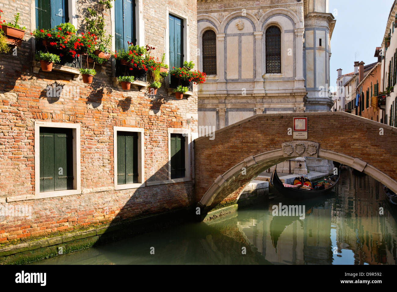 Footbridge venice hi-res stock photography and images - Alamy