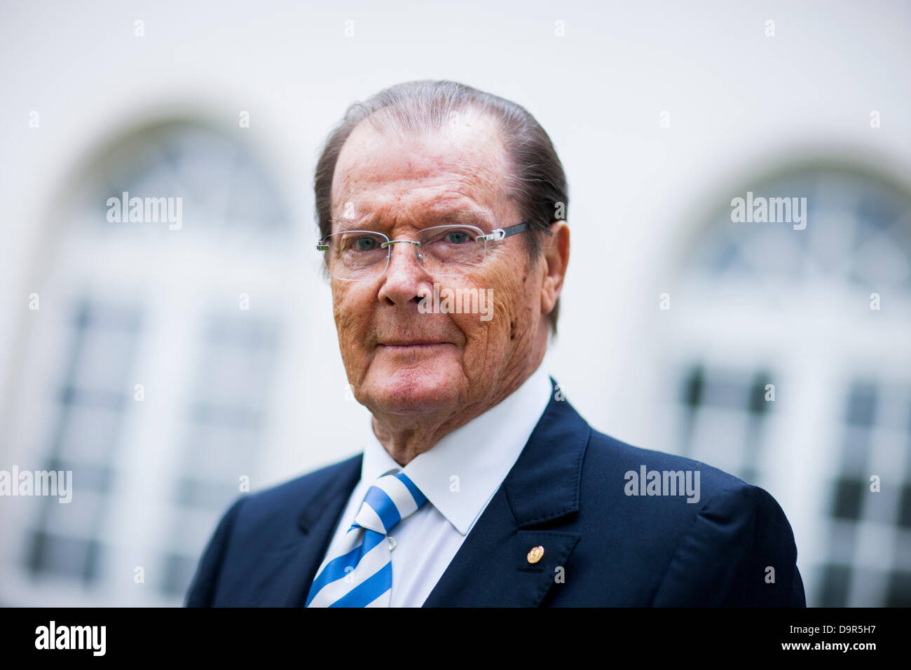 British actor Sir Roger Moore poses before an interview in Aachen ...