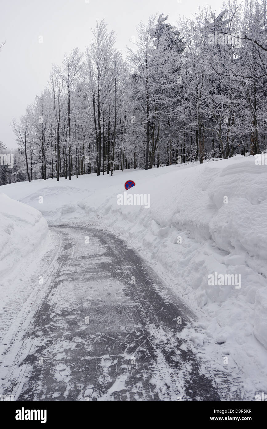 Winter driveway covered in snow Stock Photo - Alamy