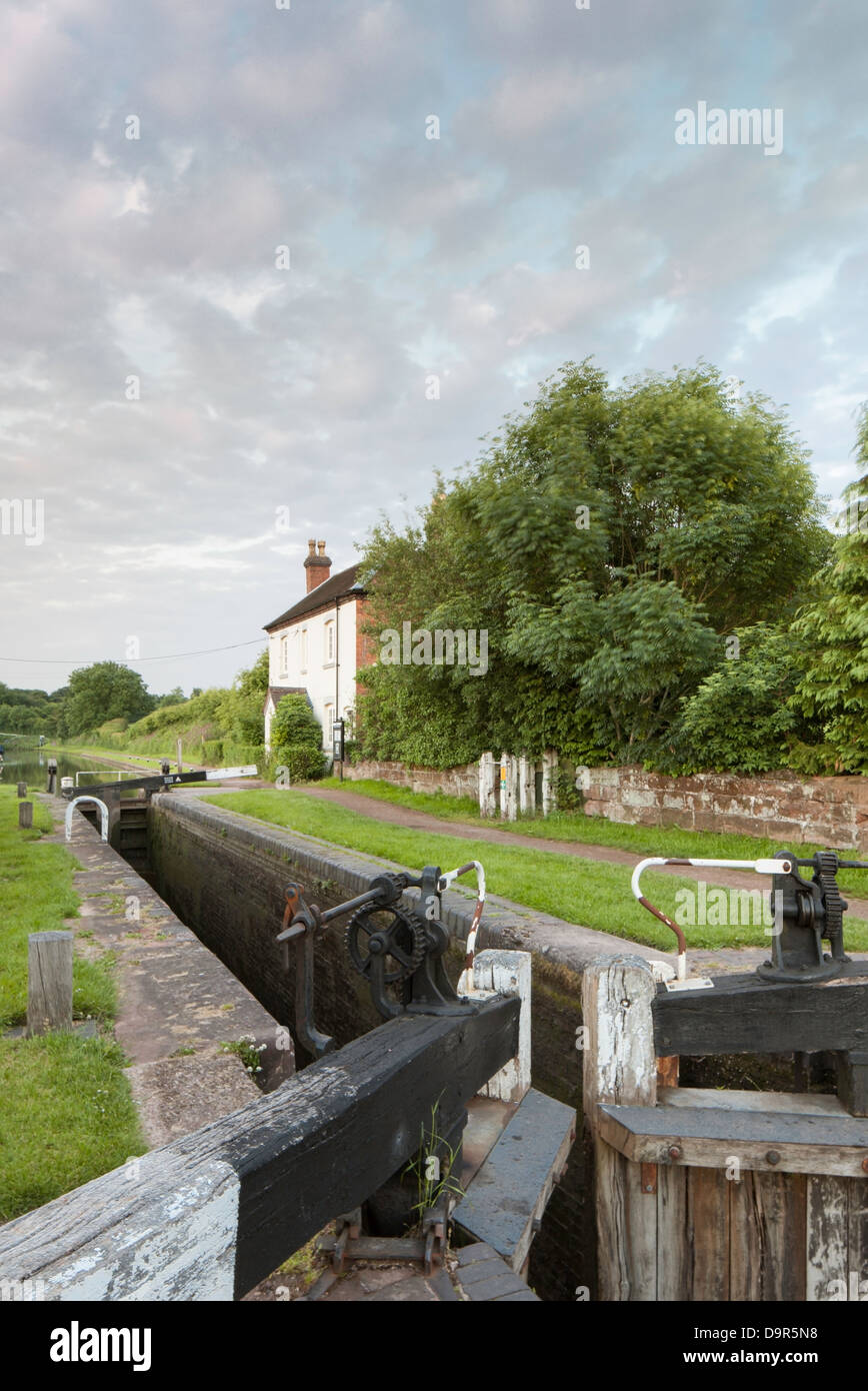 Top Lock Cottage High Resolution Stock Photography and Images - Alamy