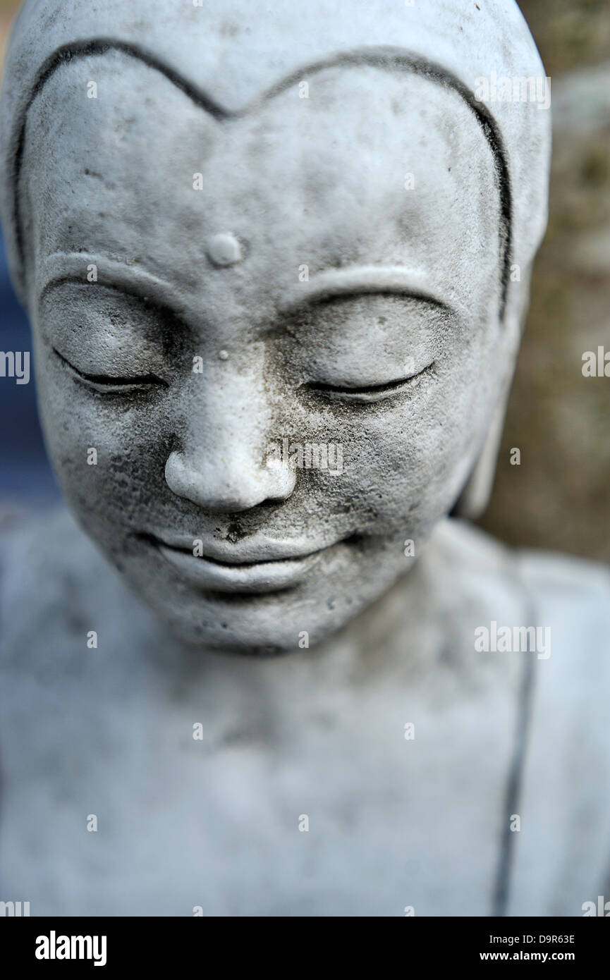 Smiling stone face hi-res stock photography and images - Alamy