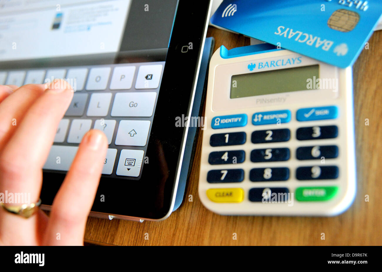 Internet banking hi-res stock photography and images - Alamy