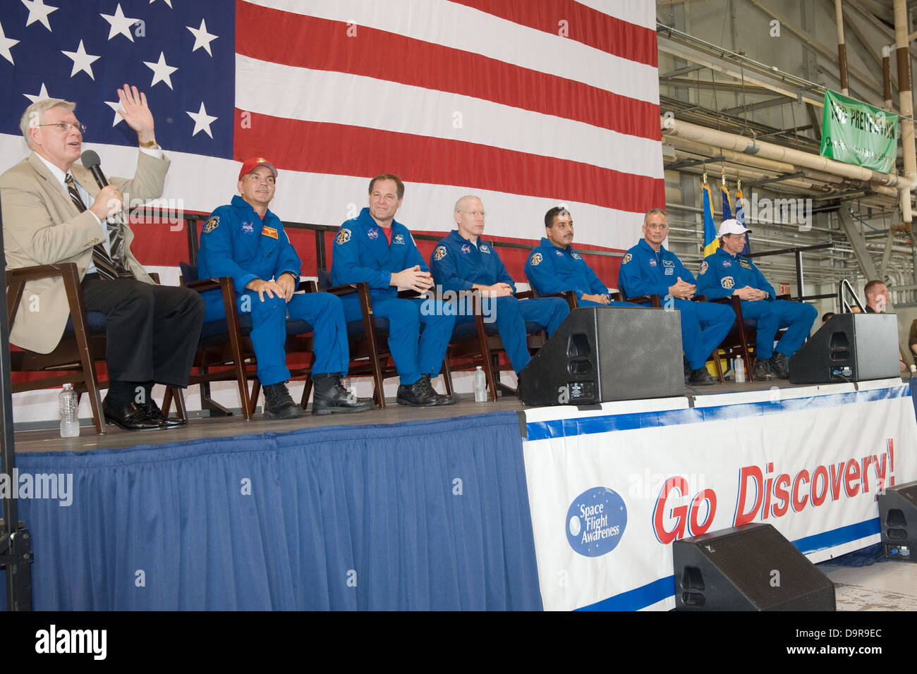 The STS-128 crew returns to Earth after their mission aboard the Space ...