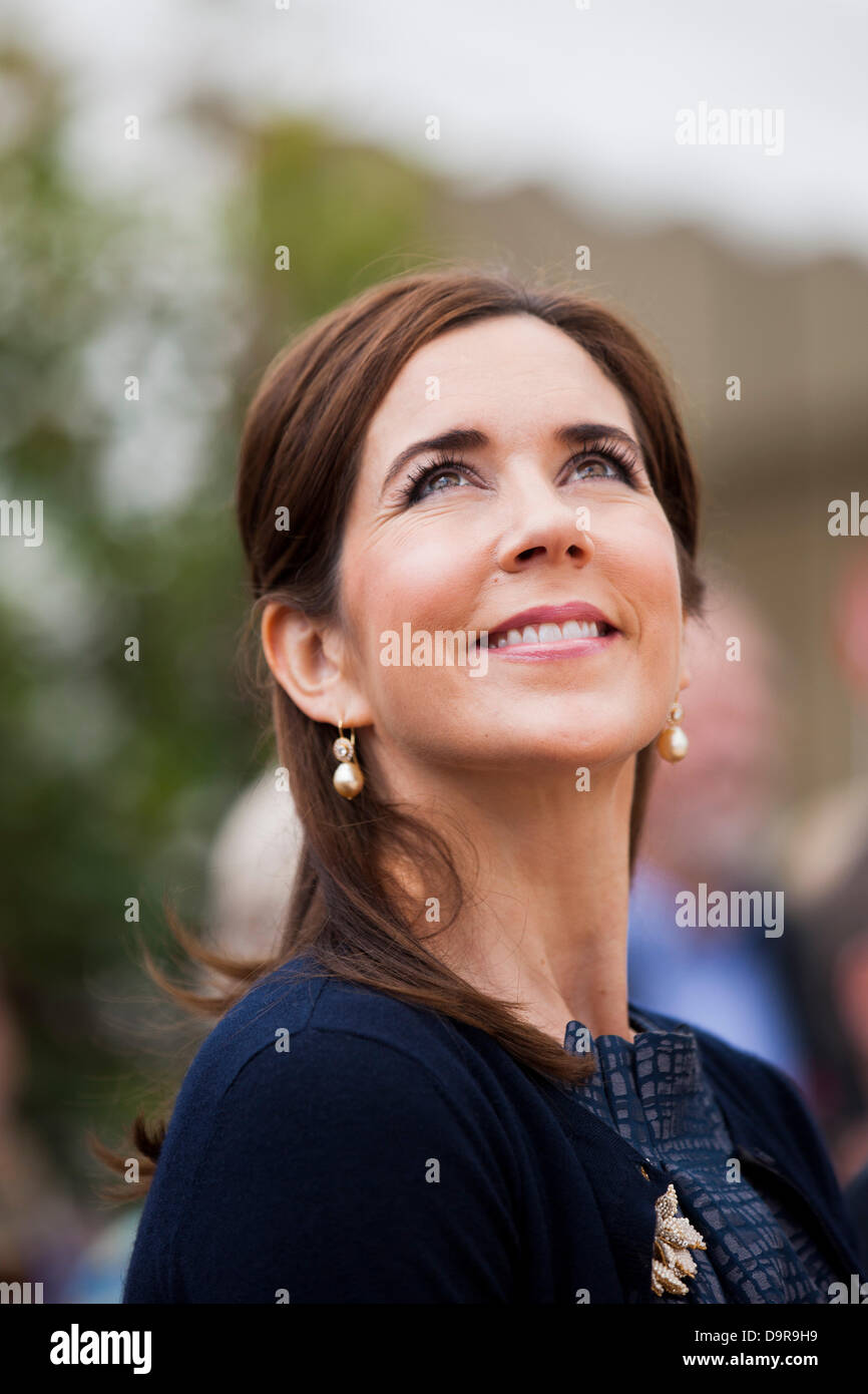 Aachen, Germany. 25th June, 2013. Crown Princess Mary of Denmark smiles ...
