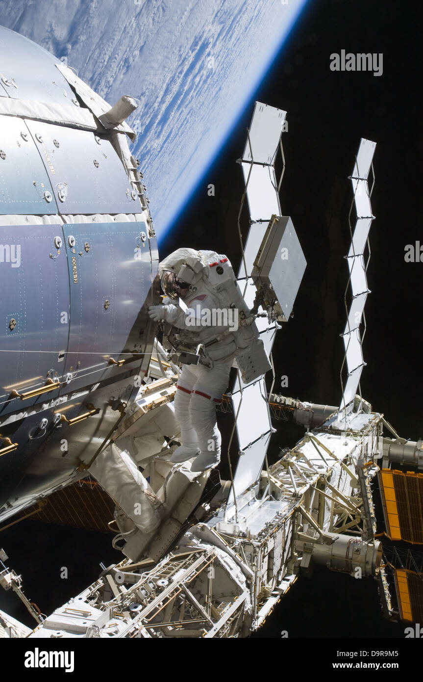 NASA astronaut Nicole Stott participates in an EVA (Extravehicular ...
