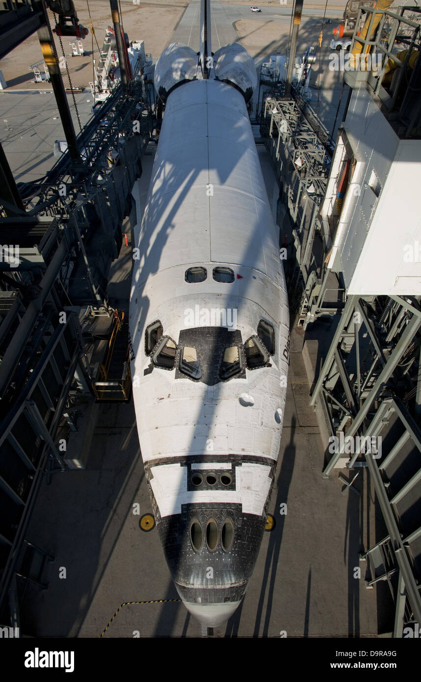 STS-128 Space Shuttle Discovery returned to Kennedy Space Center after ...