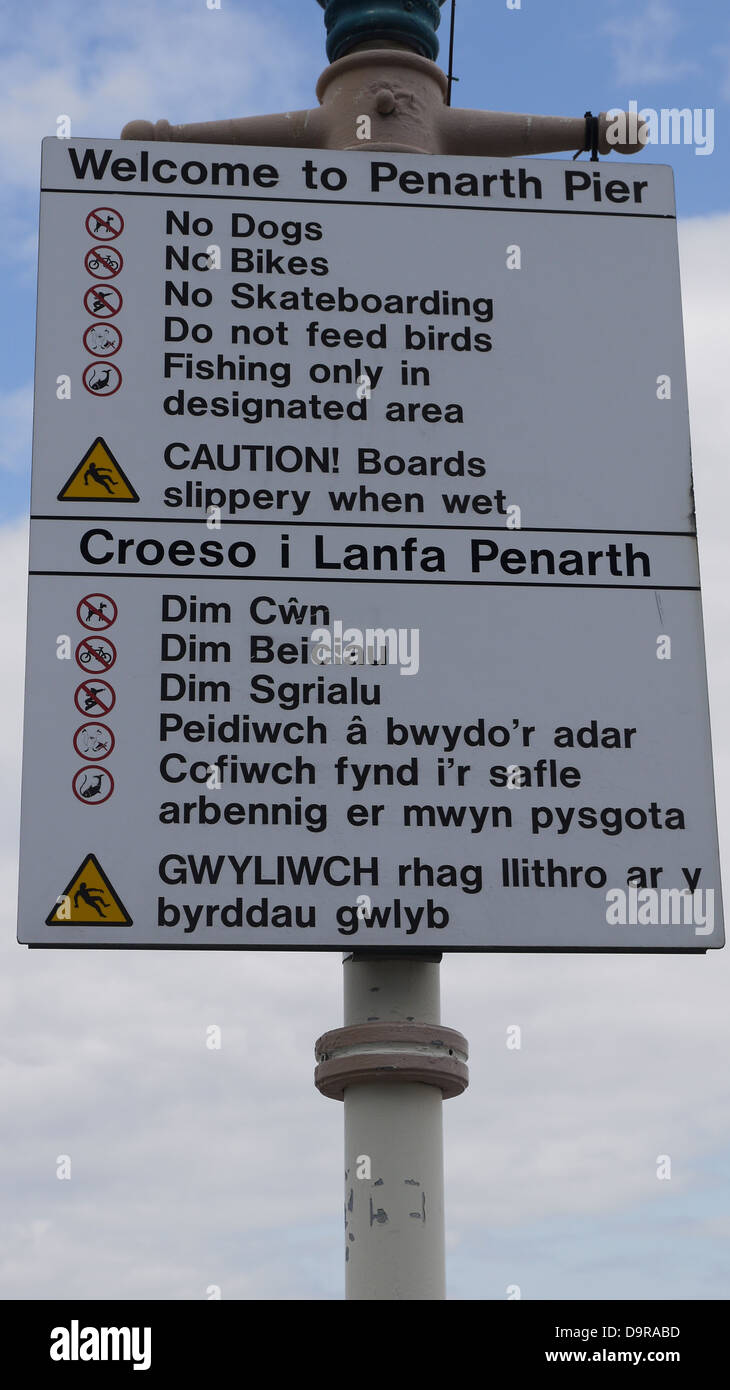 Bi lingual sign hi-res stock photography and images - Alamy