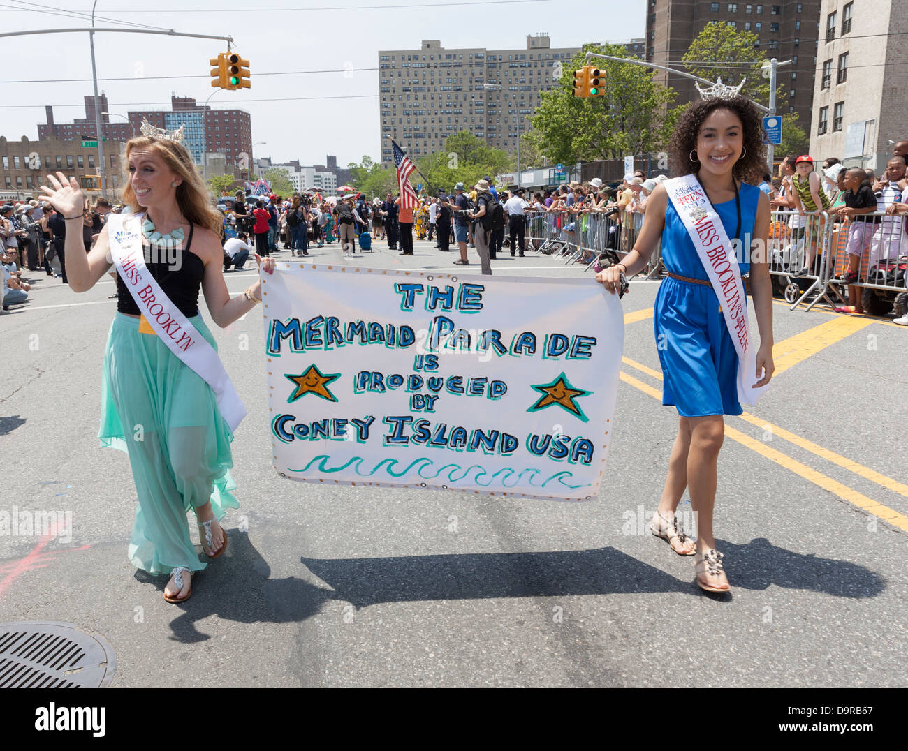 Mermaid Parade Coney Island Stock Photo - Alamy
