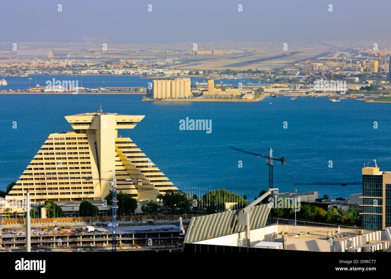 Hotel doha sheraton doha qatar hi-res stock photography and images - Alamy