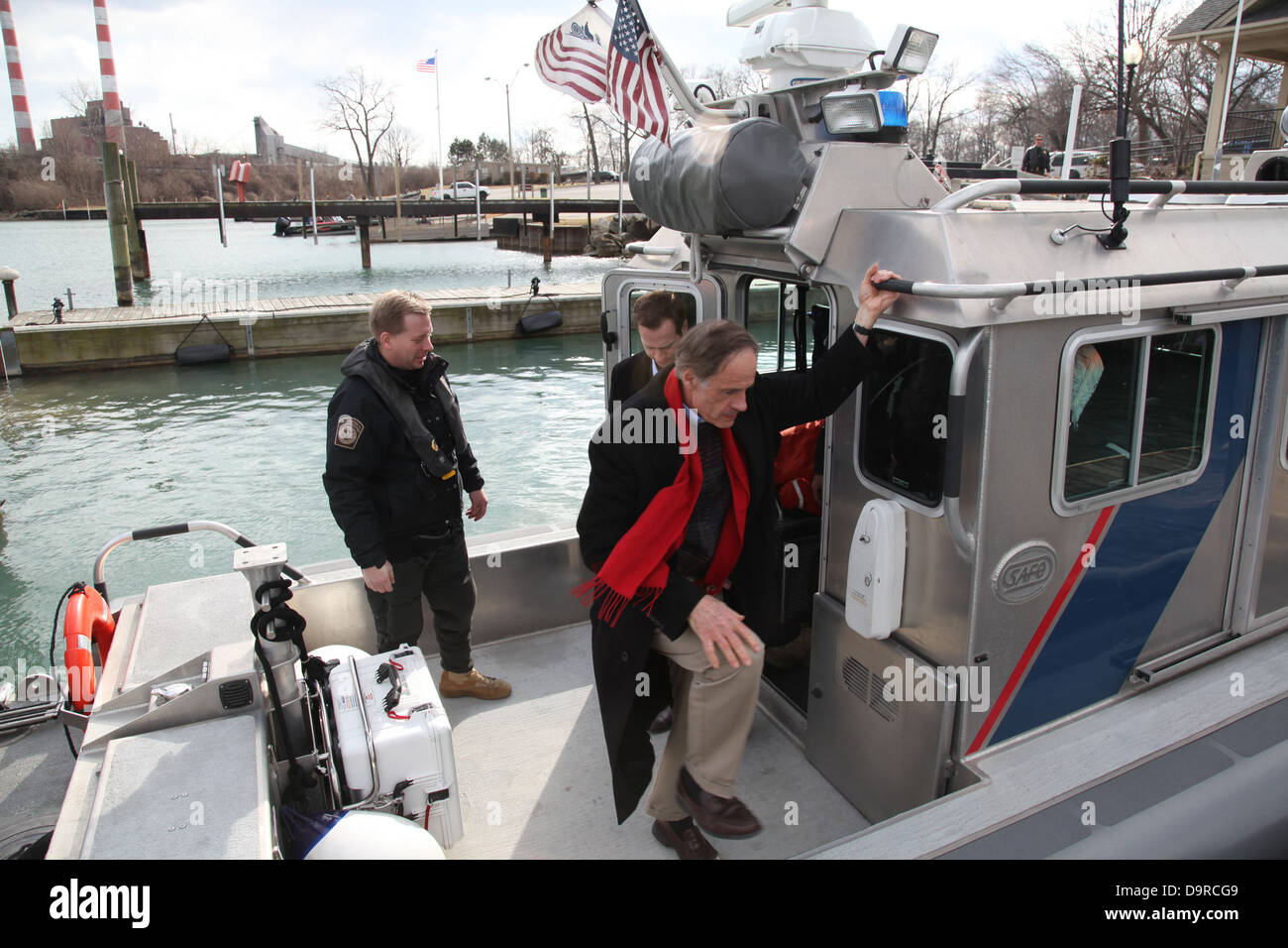 A U.S. Senator toured the Detroit Port of Entry, where Customs and ...