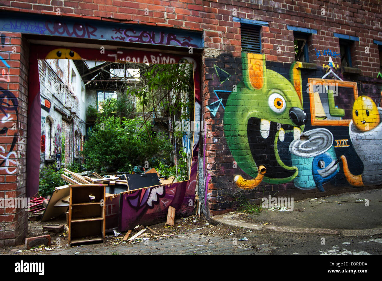 Inner city street graffiti in hi-res stock photography and images - Alamy
