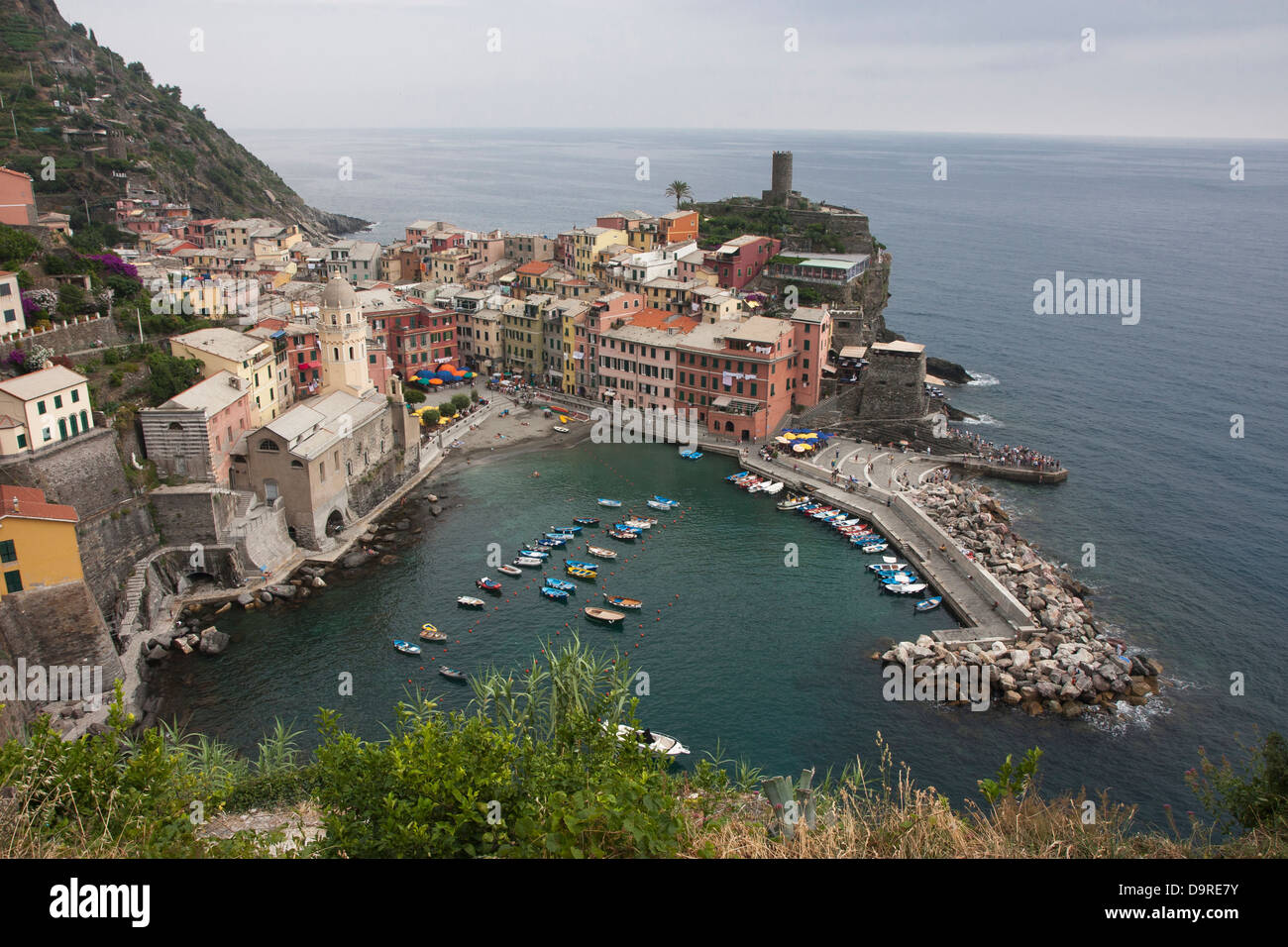Vernazza harbour and beach, view from above Stock Photo - Alamy