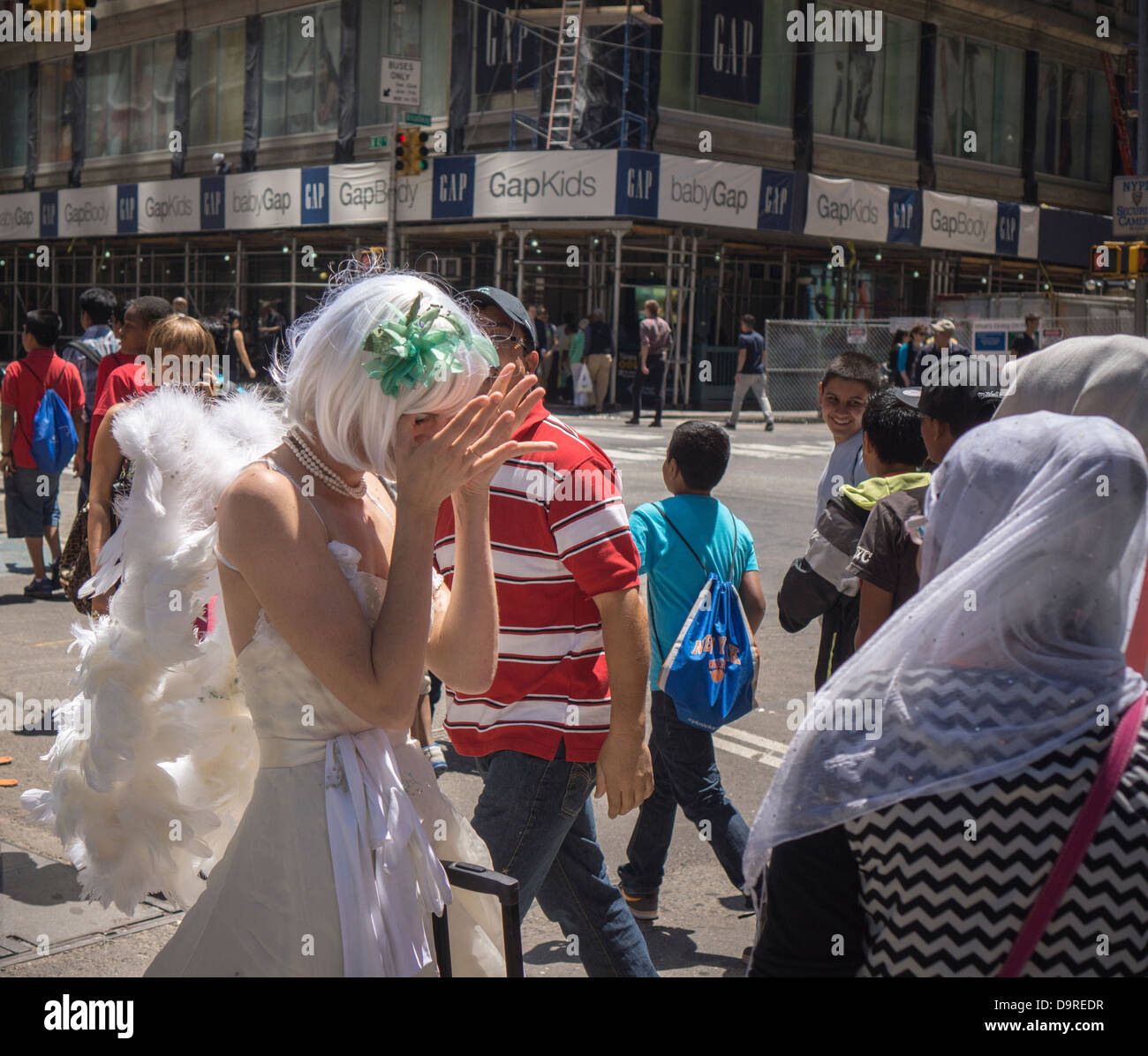 Street Performer In Times Square Stock Photos & Street Performer In ...