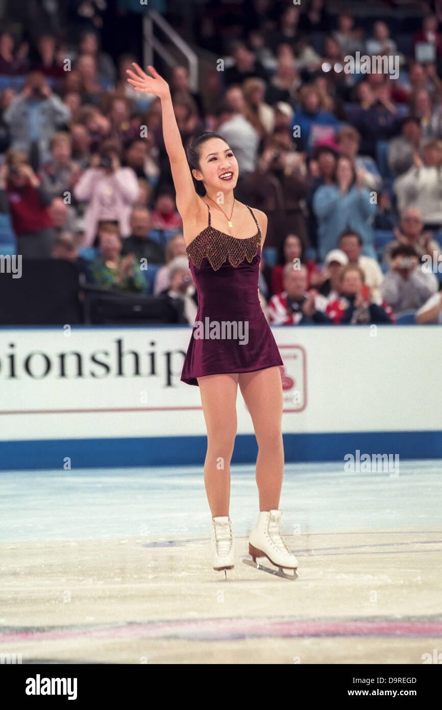 Michelle Kwan competing at the 2000 US National Figure Skating ...