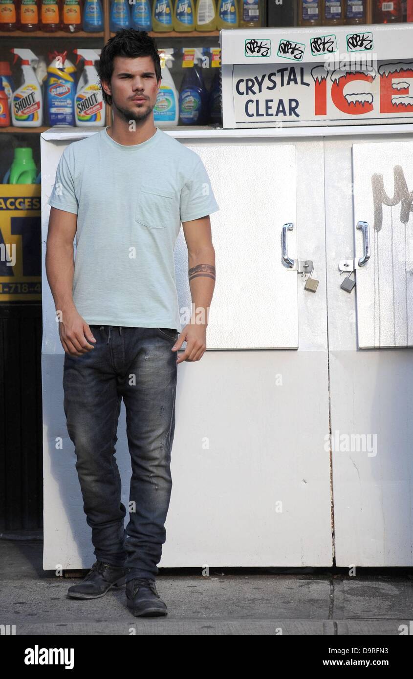 New York, USA. 24th June 2013. Taylor Lautner on location for TRACERS ...